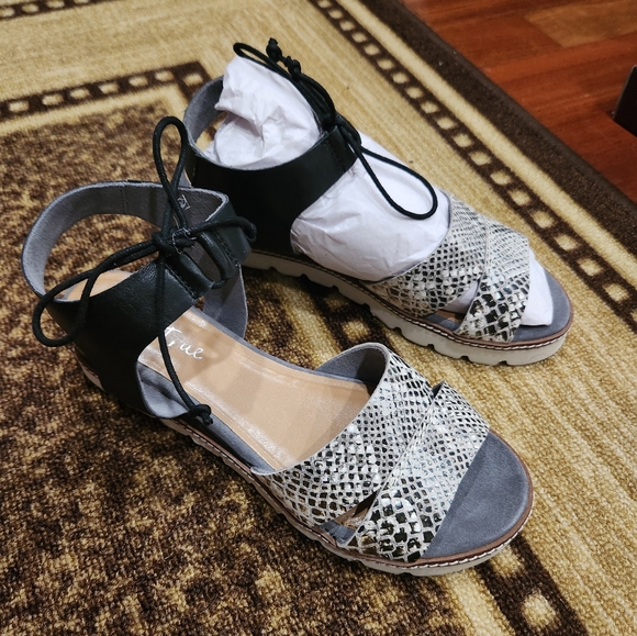 Diba True | Shoes | Diba True Leather Wedge Sandals | Poshmark